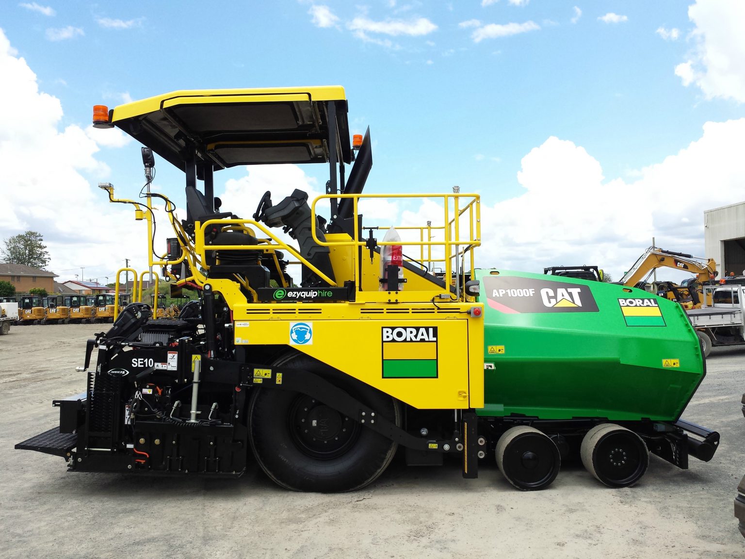 AP1000F Asphalt Paver - Ezyquip Hire